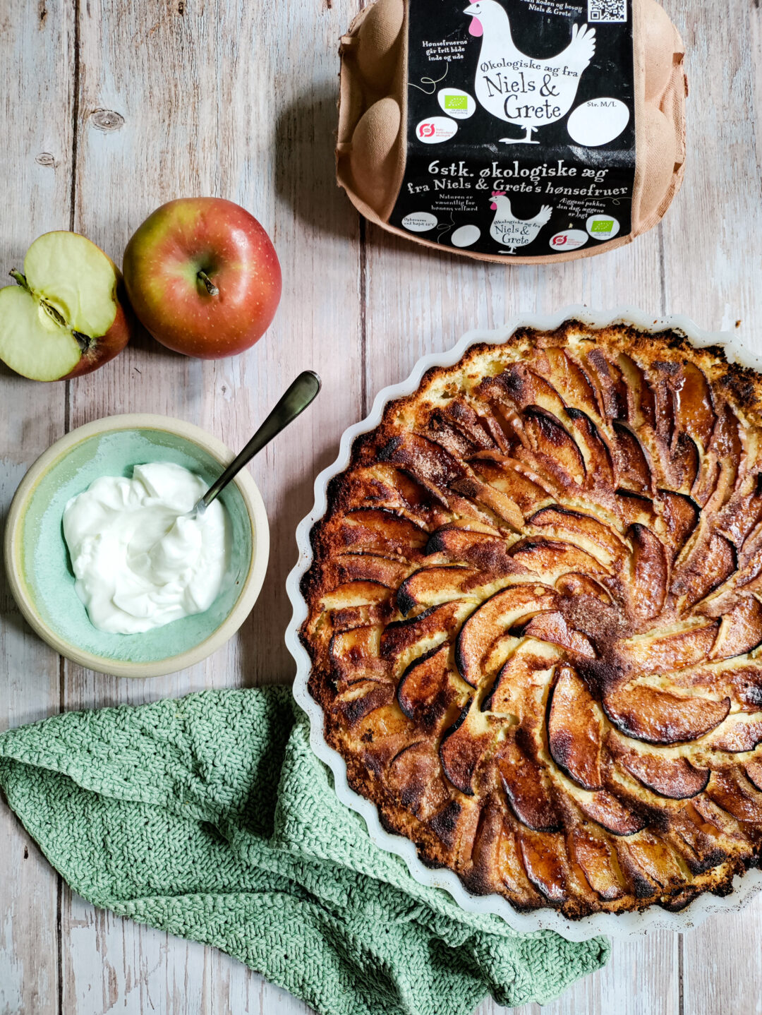 Æble kage med cremefraiche - Niels og Grete